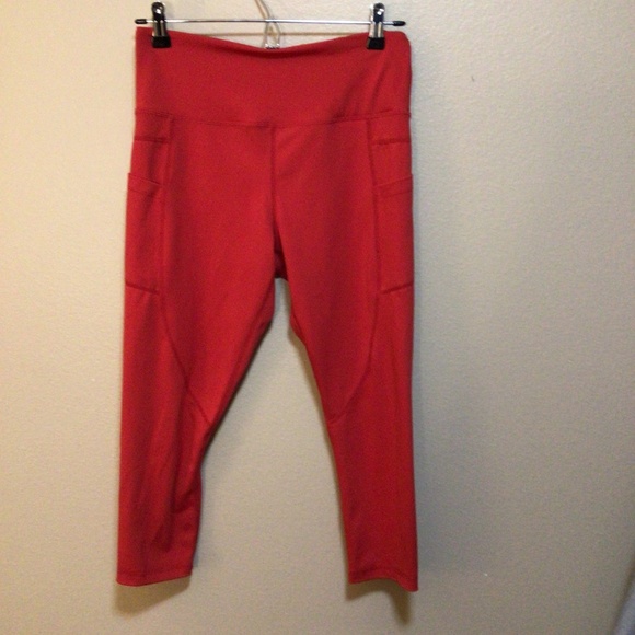 ZYIA | Pants & Jumpsuits | Zyia Active Pocket Brilliant Capri | Poshmark